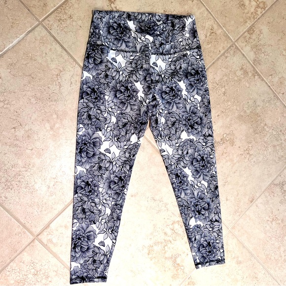 Balance Collection | Pants & Jumpsuits | Balance Collection Leggings ...